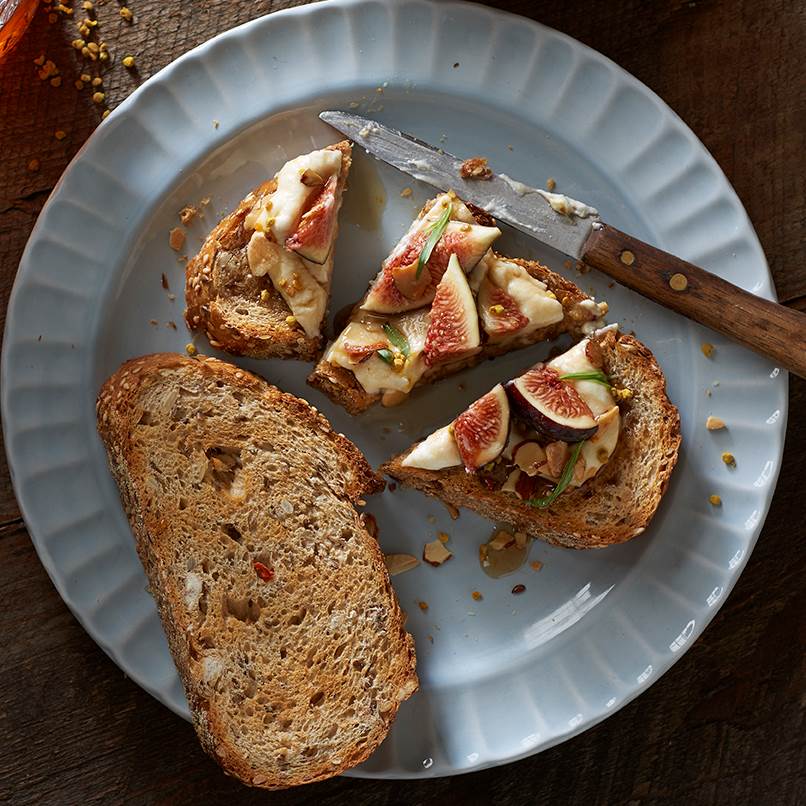 Sweet farmhouse country toast with figs and honey | Schulstad Bakery ...