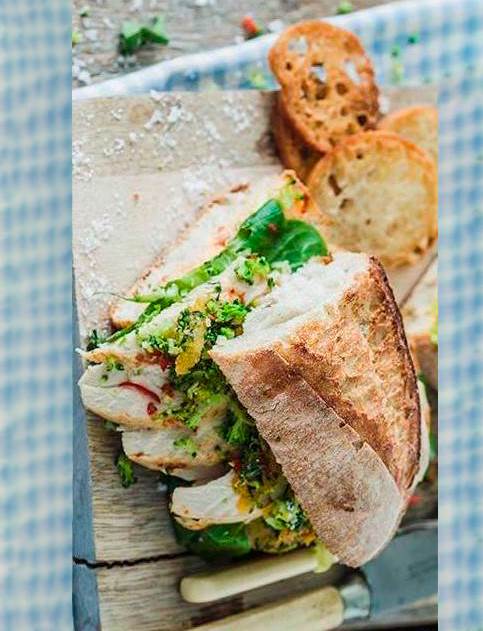 Recipe: Baguette with chicken and broccoli/apricot salsa