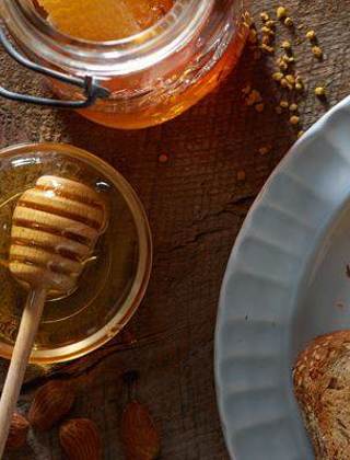 Sweet farmhouse country toast with figs and honey | Schulstad Bakery ...