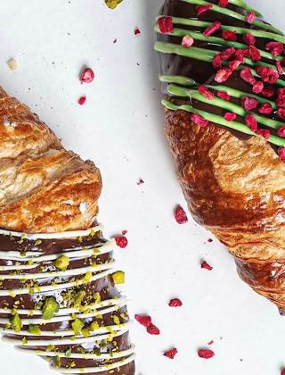 Recipe: Milk chocolate croissant with Acai and Matcha